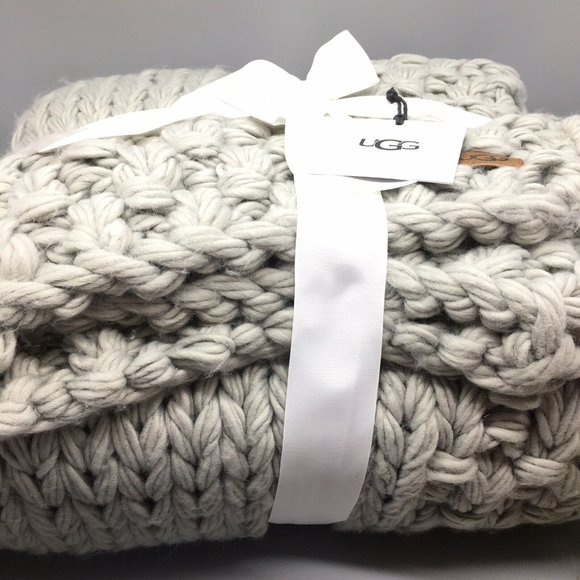 UGG | Bedding | Ugg Averil Thick Chunky Knit Seal Gray Throw Blanket ...